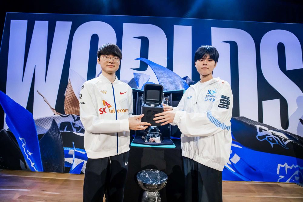 Trường Mapo tổ chức offline cổ vũ Faker và Deft làm fan quốc tế thích ...