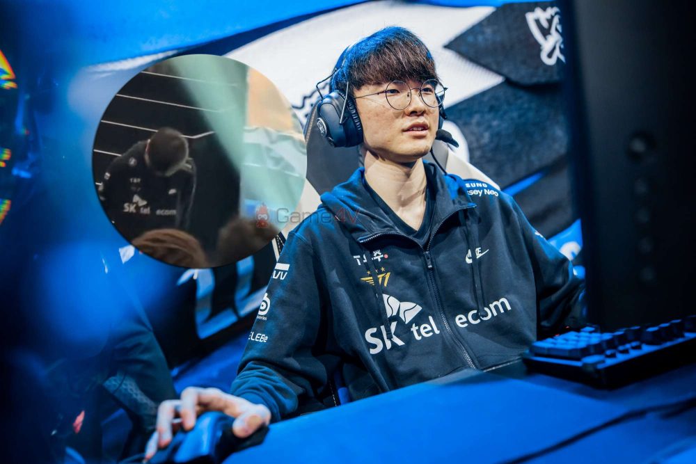 Như một thói quen, Faker né luôn cả ánh đèn tại CKTG như né kỹ năng ...